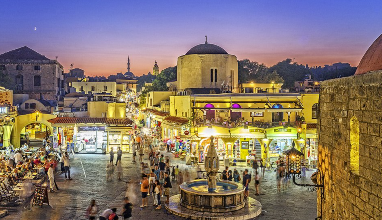 Utforsk festningsverkene og de historiske monumentene i Rhodos ...